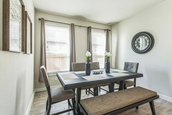 Spacious New Home, 24min From Iah Airport & Downtown, Game-room, North Houston - Crosby, TX