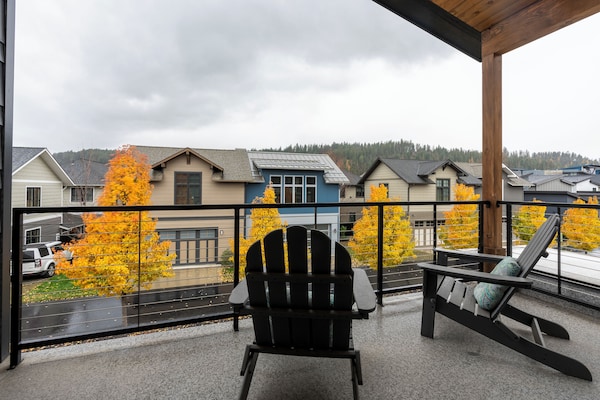 Stylish Home Located On Centennial Trail, Walking Distance To Shops, River, Etc - Coeur d'Alene, ID