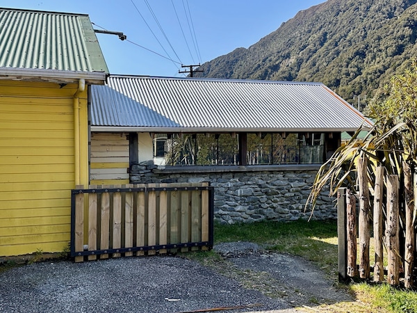 Mountain Retreat Beautiful Nature Peaceful Surroundings Trails  Sleeps 8+ Guests - Arthur's Pass Village