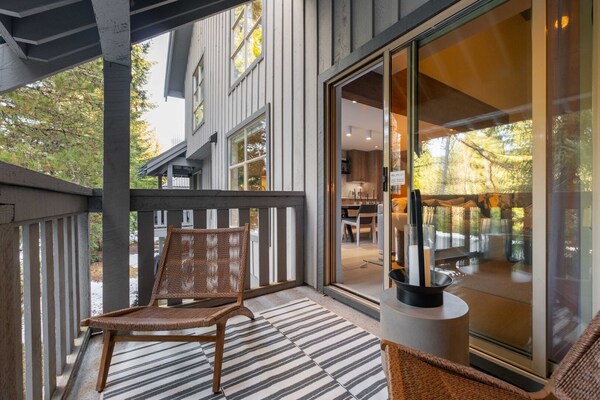 Stunningly Renovated | Walk To Blackcomb | Private Garage | Pets - Whistler