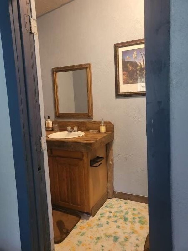 Kozy Knook With Queen Bed - Canton, TX