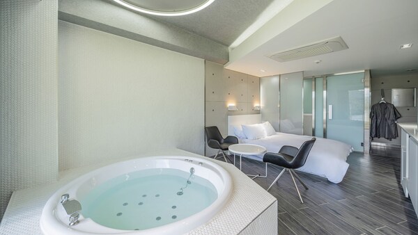 Suburban Accommodation With A Fantastic River View And Spa - 춘천시