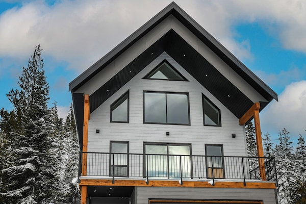 Skiing & Hot Tubbing At Mt Washington Chalet - Vancouver Island