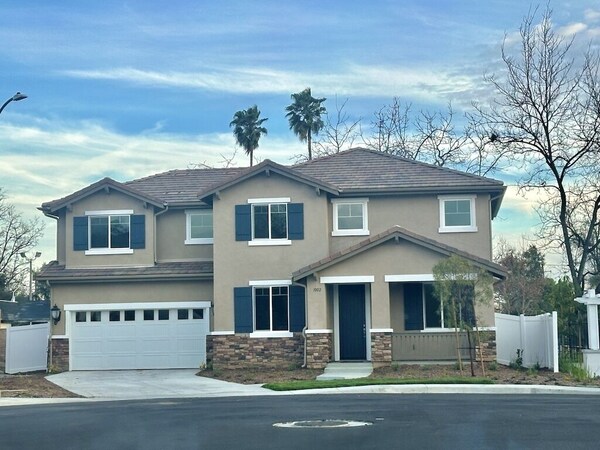 Luxury Spa Resort: Pool, Jacuzzi, Sauna, Waterfalls, Koi Pond, Putting Greens - La Verne, CA