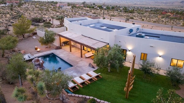 Uno Vida | Hot Tub, Views And Pool W\/ Water Slide - Joshua Tree, CA
