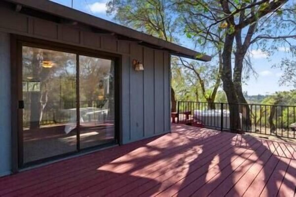 Mountain View Retreat: Your Perfect Getaway - Grass Valley, CA