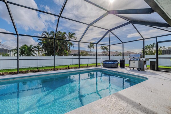Cozy And Romantic, Large Pool With Outside Tv - Cape Coral, FL