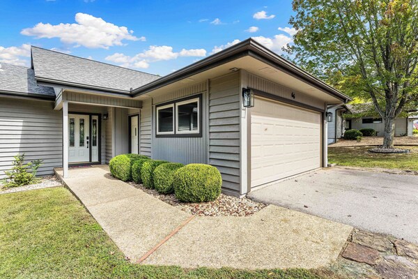 Fairway On The Trail! Cozy 2-bedroom Townhome, Ride Out Back 40/golf Course. - Bella Vista, AR