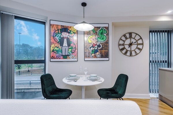 Monopoly Wallz - Sleeps 4 - City Centre - Leeds