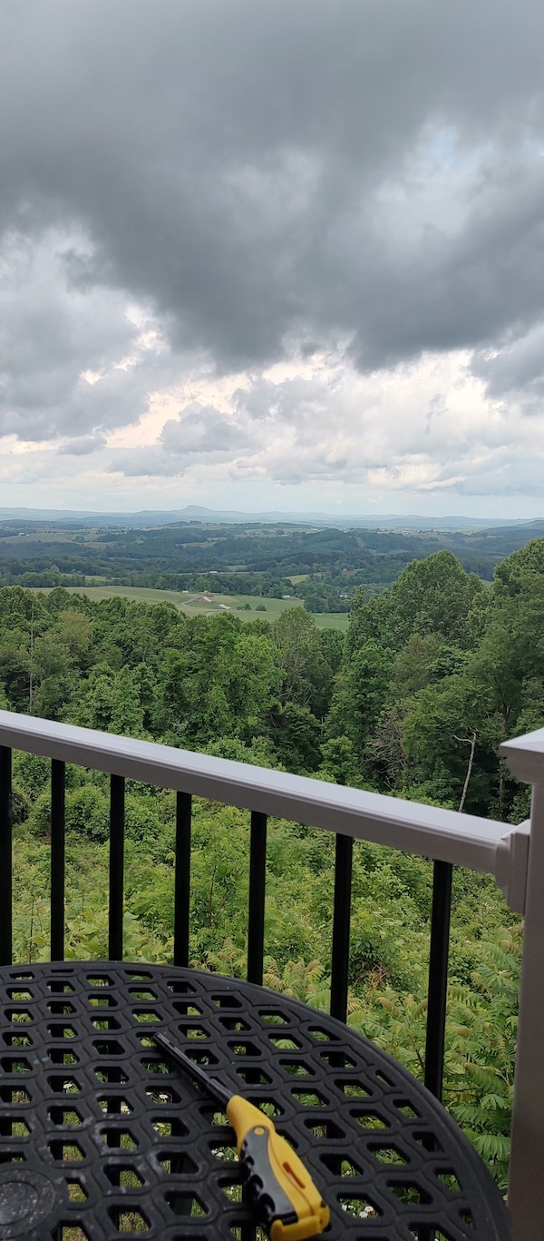 Million Dollar View ! - 8 Person Mountain Home In Fancy Gap, Virginia - Galax, VA