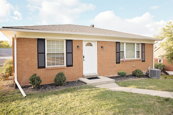 Cozy 2br Apartment, 5-10 Min To Cincinnati! - Cincinnati, OH