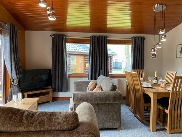 Cosy Home From Home Wooden Lodge With Large Hottub Overlooking A Fishing Lake - Woodhall Spa
