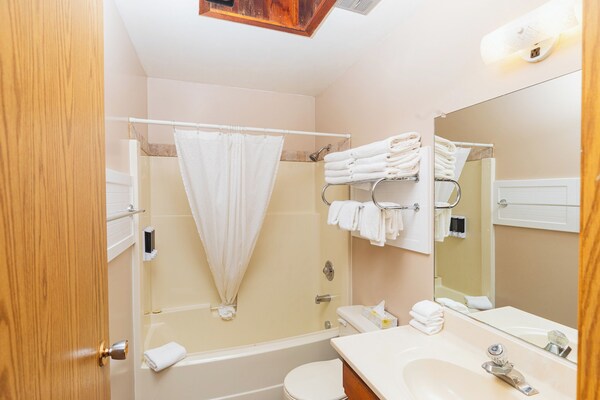 Chalet #134 - Pet Friendly Two Bedroom - Alberta