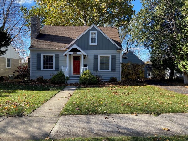 Spacious 4-bedroom House In Sopac Near Burns Park.  Walk To Campus Or Athletics - Ann Arbor, MI