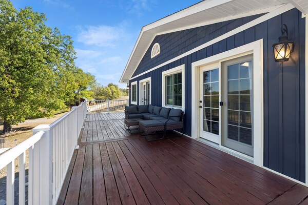 Ultimate Family Riverfront Retreat: 5-bedroom Retreat -Sleeps 15 - ユーレカスプリングス, AR