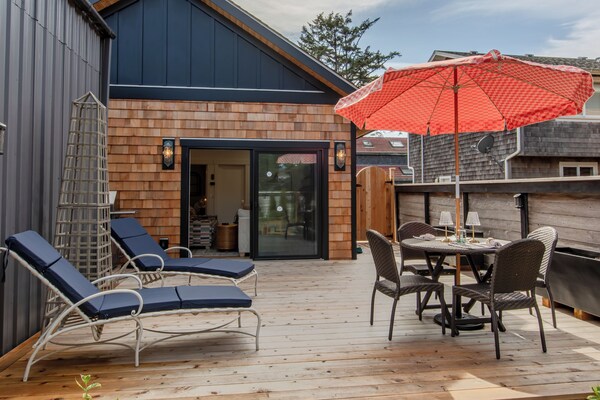 Luxury Amenities, 2br With Ensuites, 3 Min Walk To Beach, Fire Pit, 2 Fireplaces, Designer Decor - Cannon Beach, OR