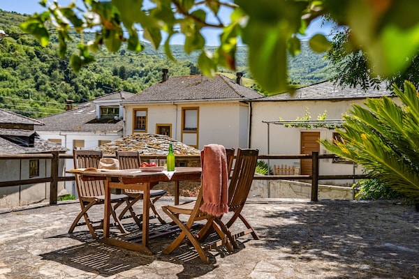 Appartement 'Apartamento Narcea 1' Avec Vue Sur Les Montagnes, Terrasse Privée Et Wi-fi - Cangas del Narcea