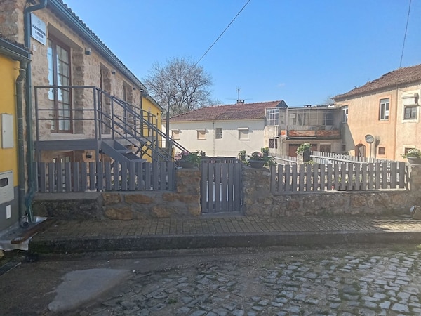 Room 'Quarto 1 Piso Superior - Quinta Df' With Mountain View, Wi-fi And Air Conditioning - Coimbre, Portugal