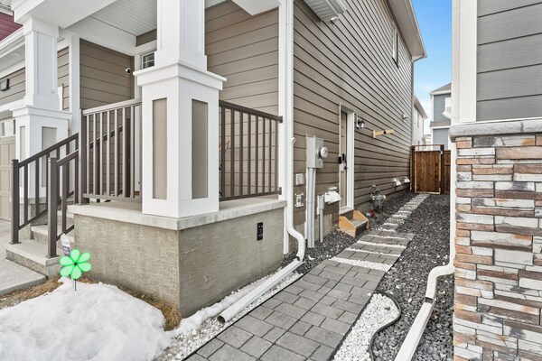 Luxury Living: Exclusive Legal Suite - Calgary