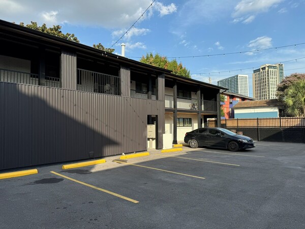Luxury 1br Suite In The Heart Of Montrose - Minutes From Med Ctr And Downtown - Houston, TX