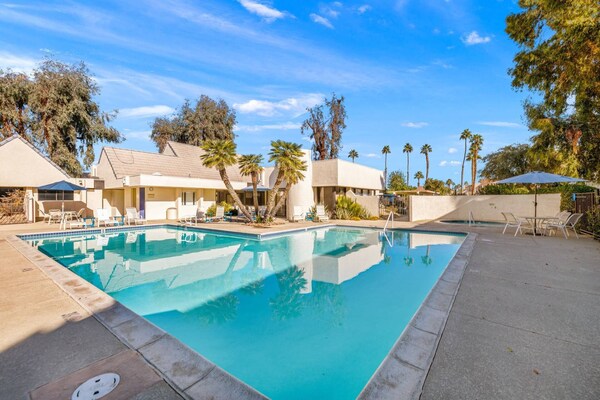 Summer Escape: Save 25% Now! - Palm Desert, CA