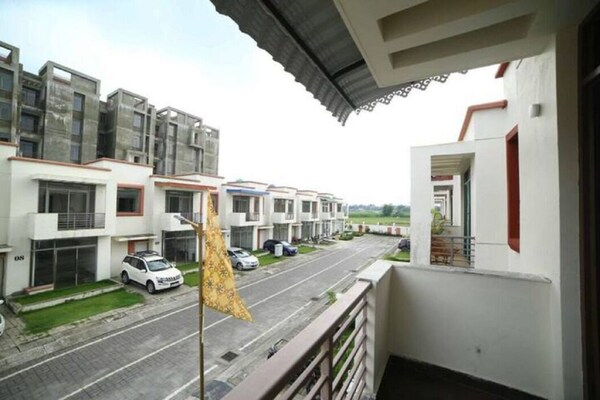 Peacefull Villa With Homely Atmosphere.fully Furnished With Air Conditiner, - Siliguri