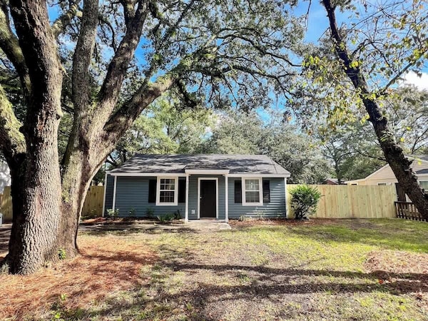Minutes From Park Circle & Downtown Charleston | Cozy Stay - North Charleston, SC