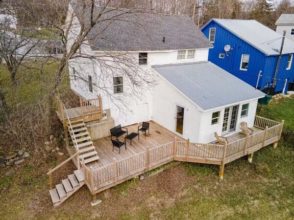 Cute, Renovated Historic Home On River, Walk To Downtown - Vermont