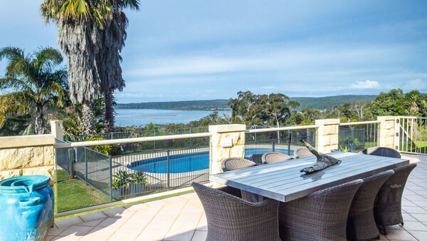 The Peninsula - Luxury Home Surrounded By The Pambula River Mouth - Eden