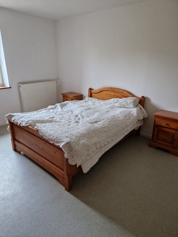 Rooms For Rent Vendresse Region 2 Bedrooms Upstairs Plus A Living Room Ground Floor Land, - Ardennes