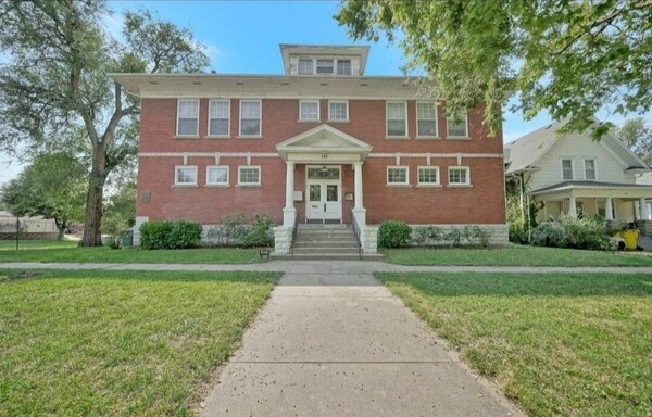 Stunning Landmark Loft - Lincoln, NE