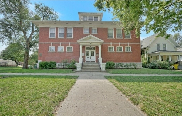 Stunning Landmark Loft - Lincoln, NE