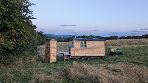 Cwtch Bryn | Off-grid Escape | Wilder Nature - Forest of Dean