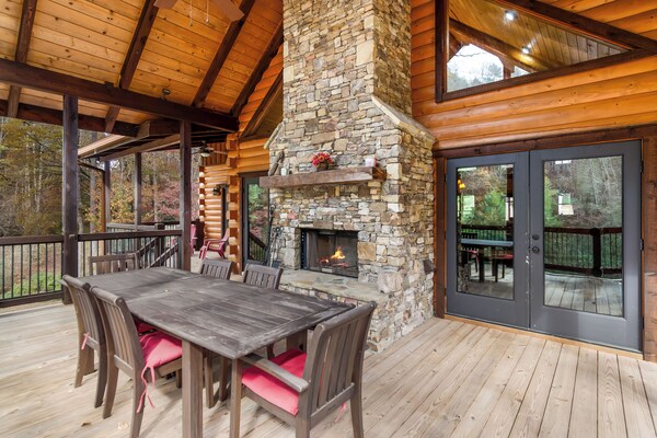 New! 7 Bedroom Creek Front Cabin, On 7 Acres - Ellijay, GA