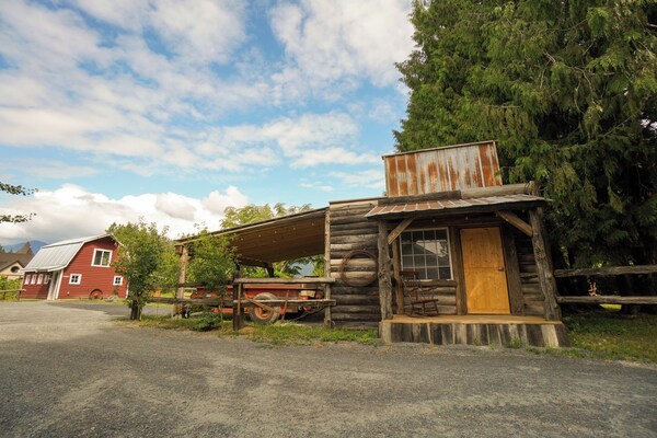 Stay In The Barn! Bedroom In The Hayloft! - Chilliwack