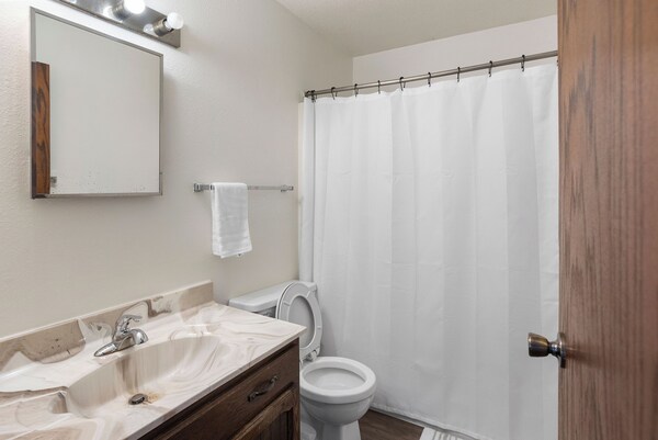 Entire Rental Unit In Grand Forks, North Dakota - グランド・フォークス, ND