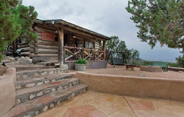 Famous Historic Cowboy Cabin - New Mexico