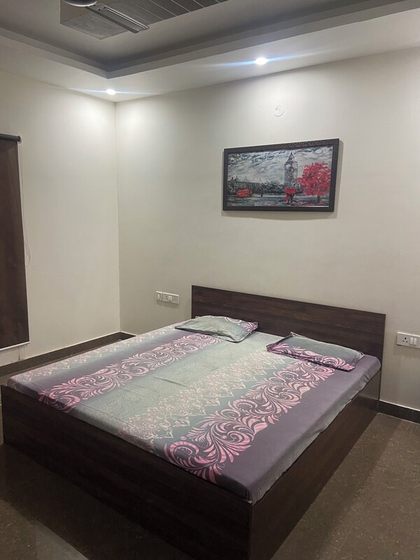 Charming 4-bedroom Farmhouse With Wifi, Ac In Awesome Noida - Rajasthan