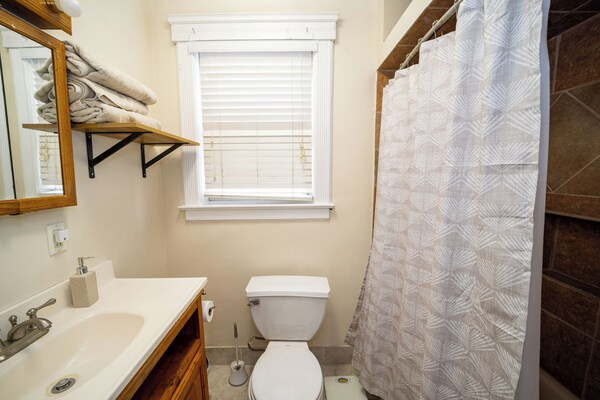 Charming 1-bedroom House In Lovely East Orange With Wifi, Ac - Montclair, NJ