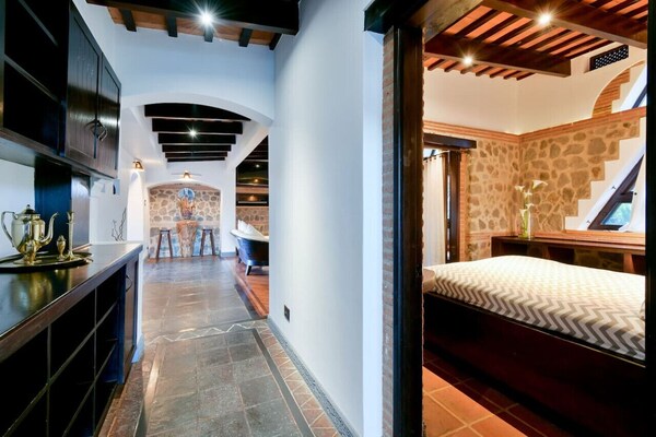 Casa Water Hawk Mayan Inspired House Private Estate Avocado Farm - Chiapas