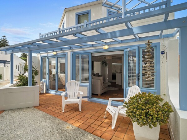 Poolside Waterfront - Orewa Oceanside Villa - Puhoi