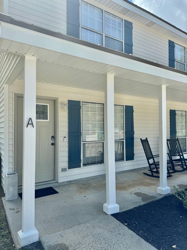 Newly Remodeled Chic 2-bedroom Townhome In Beautiful Port Royal W. Private Patio - Beaufort, SC