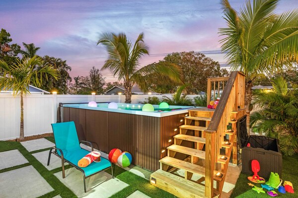 Heated Pool, Mini Golf & Cabana: Bradenton Retreat - Longboat Key, FL