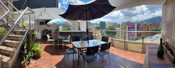 Beautiful Bed & Breakfast Located At The Heart Of Las Mercedes, In Caracas - Caracas