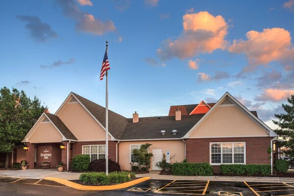 Hyatt House Schaumburg Suite, 1-bedroom Kitchen, Free Airport Shuttle - Oak Park, IL