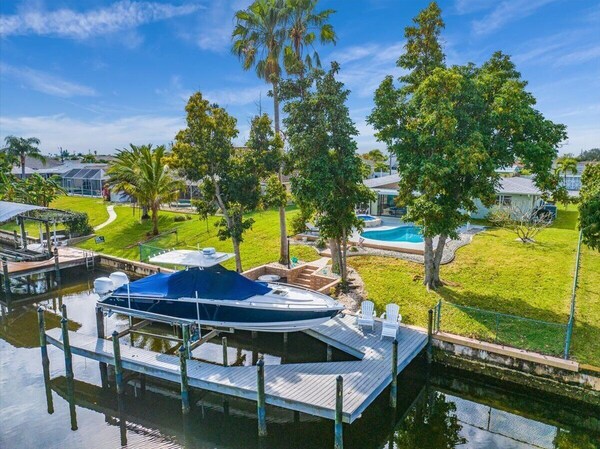 Quiet 2+ Bedroom With Sleep In Florida Room, Pool, Spa And Gulf Access! - Cape Coral, FL