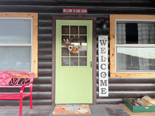 Perfect Family Cabin! 3 Master Suites, Sleeps 10, Next To The Park! - South Fork, CO