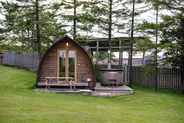 Cosy Rural Glamping Cabin With Hot Tub - Findhorn