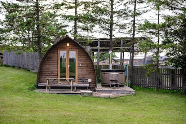 Cosy Rural Glamping Cabin With Hot Tub - Findhorn