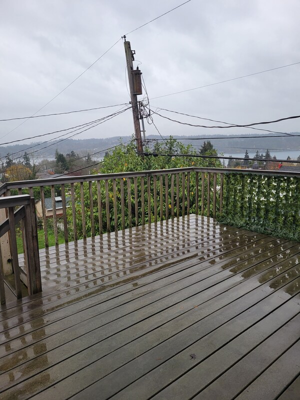 Charming 2-bedroom Water View House, Wifi In Nice Bremerton - Silverdale, WA